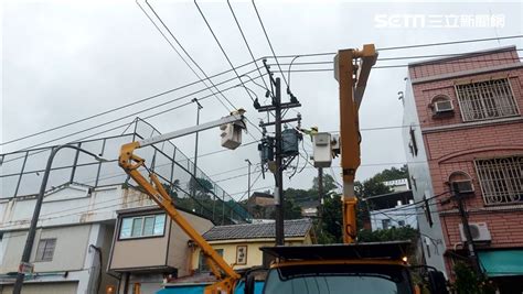 凱米搞破壞！高雄「無預警停電」多區連環爆台電冒雨急搶修 社會 三立新聞網 Setncom