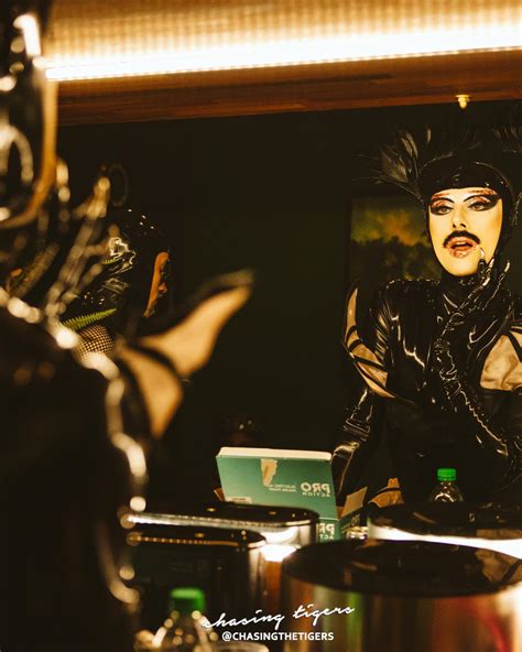 Life Drawing Neon Naked Life Drawing Neon Naked