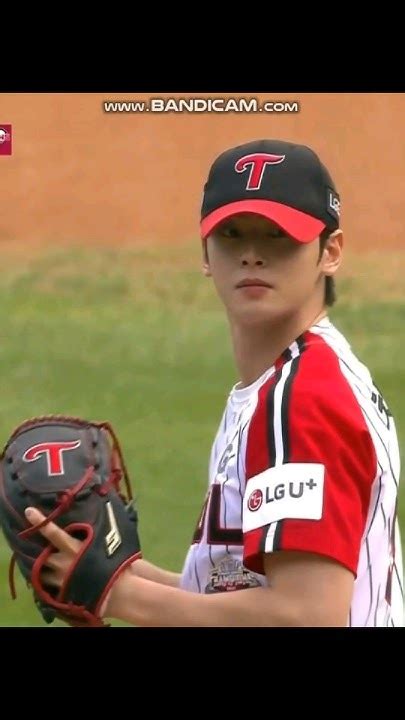 얼굴천재 차은우의 러블리한 시구 Youtube