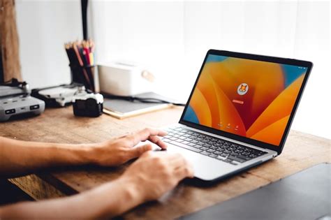 Premium Photo Close Up Of Businessman Working And Login On Laptop