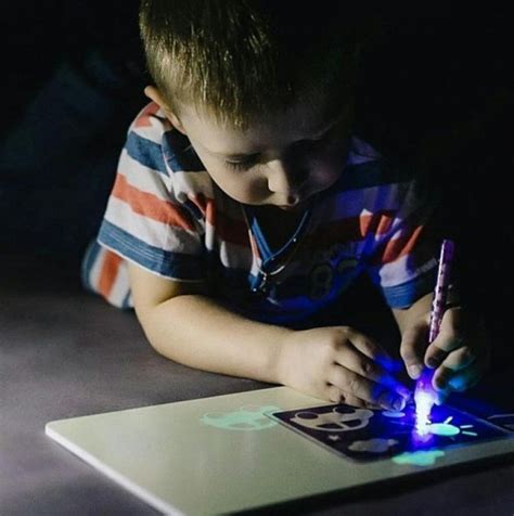 Набор для творчества Рисуй светом A4 Уникальный световой планшет легко обучаться буквам и