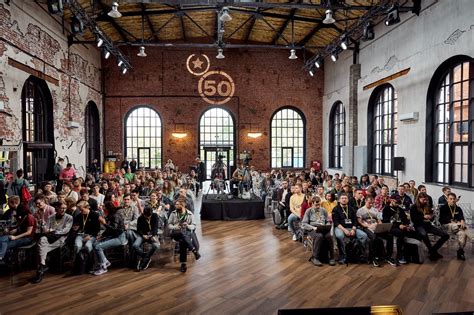 Moscow Js Сначала ты стажер потом джун потом мидл потом сеньор — этот путь прост и понятен