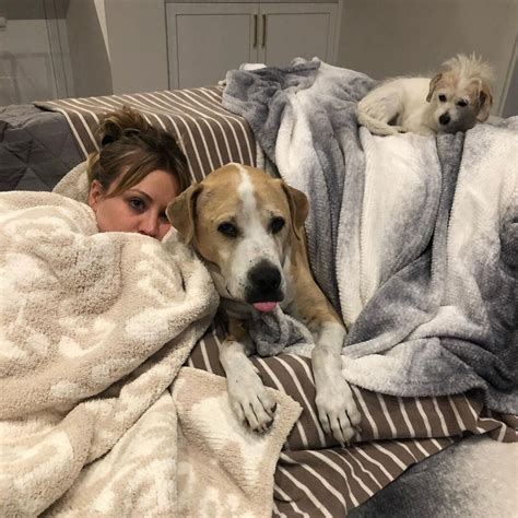 Kaley Cuoco Norman Productions Twezersi