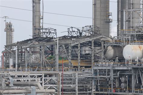 특징주 석유화학株 구조 개편 시동에 강세 롯데케미칼 12↑