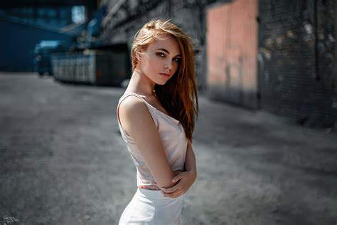 Girl Looking Back At Viewer Wallpaperhd Girls Wallpapers4k Wallpapers