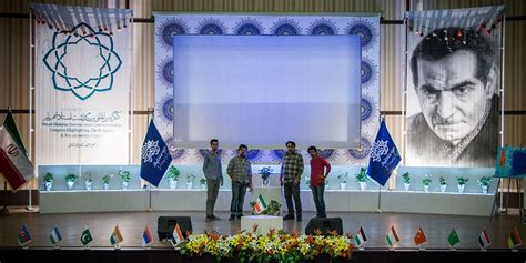 گفتی تو هم به مجلس اغیار می‌روی اغیار خود منم تو پی یار می‌روی بی خار