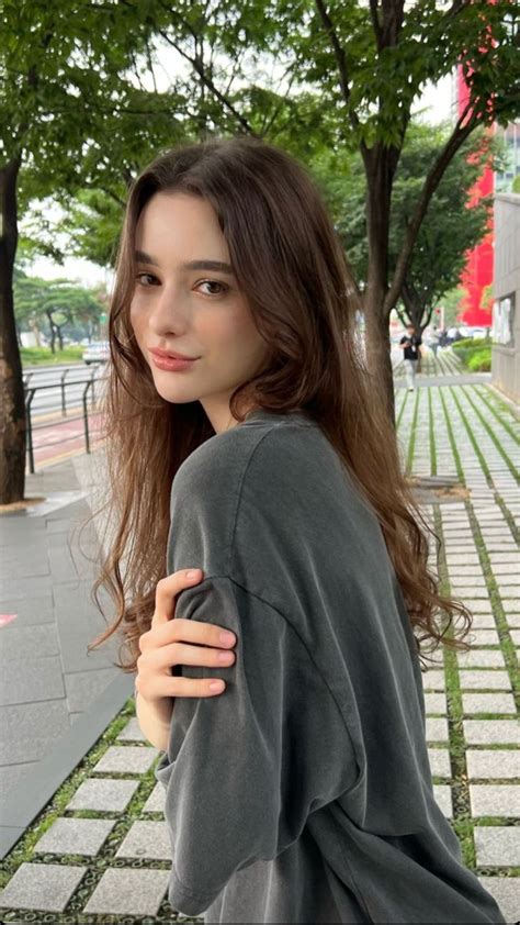 Gaya Rambut Gadis Yang Menawan