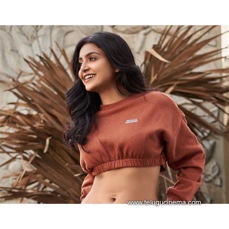 Avantika Mishra Shows Off Her Naval Part Page 4 Telugu Cinema