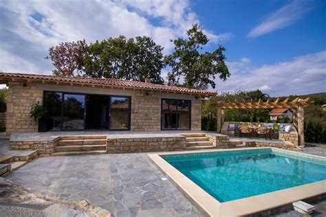 Вила бг Вили под наем къщи за гости семейни хотели на море