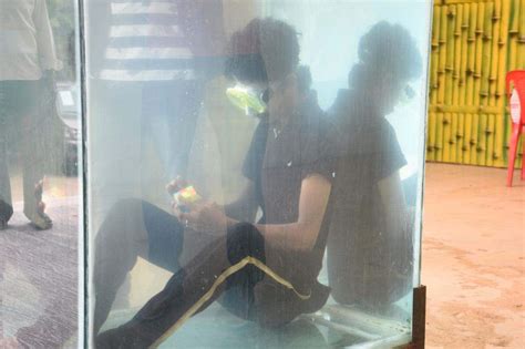 Guinness World Record 25 Yr Old Chennai Man Solves Six Rubiks Cubes Underwater In 2 17 Minutes