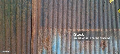 오래 된 아연 벽 질감 배경 녹슨 아연 도금 금속 지붕 시트의 질감 0명에 대한 스톡 사진 및 기타 이미지 0명 갈색 강철 Istock