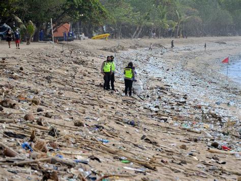 Annual Loads Of Debris Land On Kuta Beach Bali Discovery