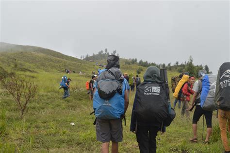 Catatan Perjalanan Gunung Prau via Dieng - Berjalan Terus