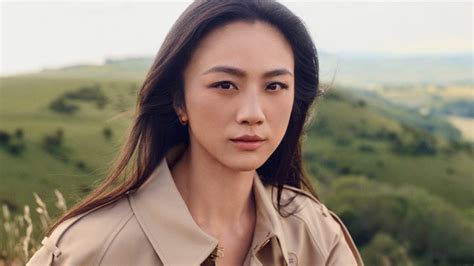 2025년 4월 뷰티뉴스 버버리 뷰티 탕웨이와 함께한 비욘드웨어 퍼펙팅 매트 파운데이션 New 캠페인 공개