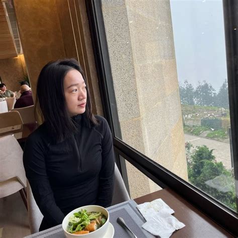 Yu Yu Huang Christine Huang • Threads Say More