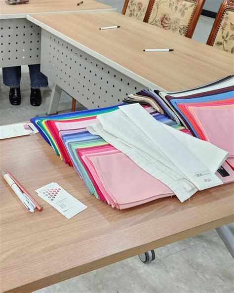 김해 퍼스널 컬러 And 이미지 컨설턴트 컬러윤 부산도시공사 퍼스널이미지메이킹 출강 마치고 바로 윤정선생님 개인전으로 점프ㅎㅎ 그후 뒷고기부터 해물탕에 12시까지 쭉