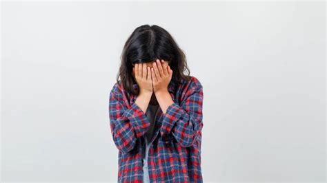 Tio estupra a própria sobrinha de apenas 13 anos e tapa a boca dela para que não grite