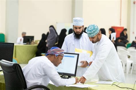 جامعة نزوى تقدم 100 منحة دراسية كاملة لخريجي الدبلوم العام شؤون عمانية