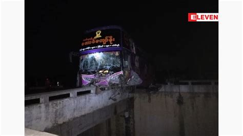 ရန်ကုန် မန္တလေးအမြန်လမ်းတွင် ခရီးသည်တင် မှန်လုံယာဉ်တစ်စီးအရှိန်လွန်၍ လမ်းလယ်ရှိ ရန်ကုန