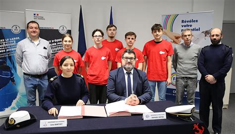 Creutzwald La Marine Nationale Et Le Lycée Félix Mayer Unis Par La