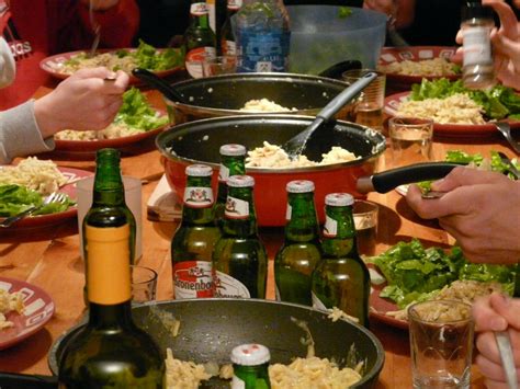 무료 이미지 표 레스토랑 축하 요리 식품 플레이트 먹다 팬 뷔페 맥주 아시아 음식 저녁 식사 굶주림