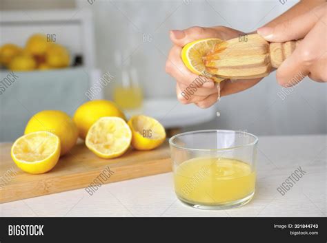 Squeeze Lemon Juice