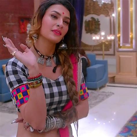 Pavitra Punia Hot Saree Navel Caps From Naagin 3