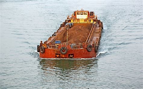 New Crane Order Supports Guinea Bauxite Trade