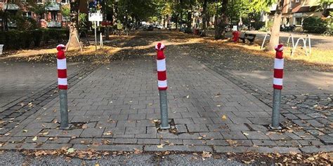 Ringel In Rot Weiß Darum Tragen Poller In Hamburg Jetzt Pudelmütze Mopo