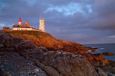 무료 이미지 경치 바다 록 대양 수평선 산 구름 등대 하늘 해돋이 일몰 육지 낭떠러지 황혼 프랑스 저녁 반사 탑 경계표 지역 바위