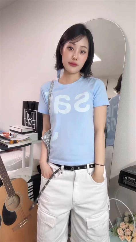 스카이블루 화이트 코디 KREAM