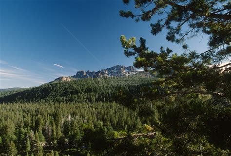 加利福尼亚州内华达山的塞拉布提斯山脉风景森林高清图片下载 正版图片320620257 摄图网