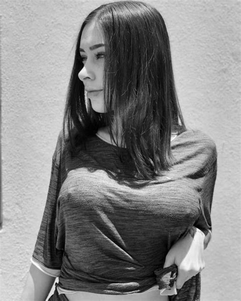 No Bra November Jochs002