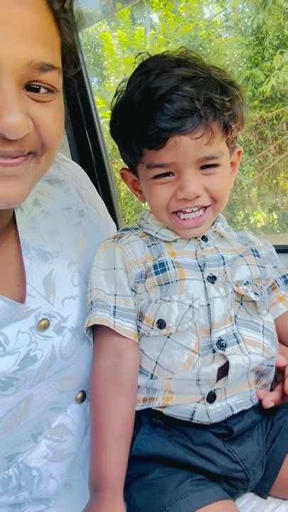 අ මුලින්ම ලිව්ව ස්කෝලෙට ශ්‍රී බතික් ආදරය අරන් අපි ගියා තවමත් ඒපංති ඒවිදියමයි තවමත් ජීවමානයි