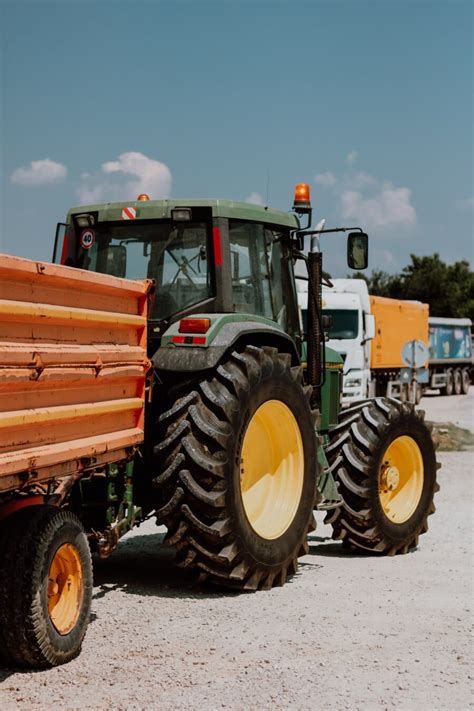 무료 사진 트랙터 트레일러 화물 산업 선적 차량 무거운 차량 기계 산업