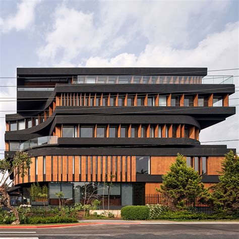 Davies Toews Architecture Refurbishes Industrial Queens Building