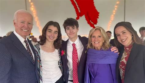 Байден впервые вышел на публику после известия об ужасном диагнозе Minval Politika