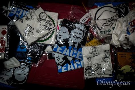 김정은 트럼프 평화 티셔츠 만드는 베트남 오마이포토