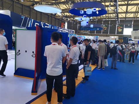 日托光伏 Z6炫彩组件神秘亮相 Snec绽放千变智彩 日托光伏