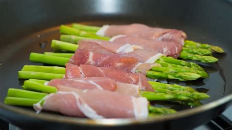 Спаржа в беконе как приготовить вкусно и просто