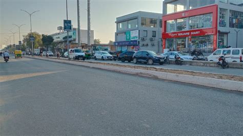 Fear Of Accidents Due To Indiscriminate Parking On Mansa Gandhinagar