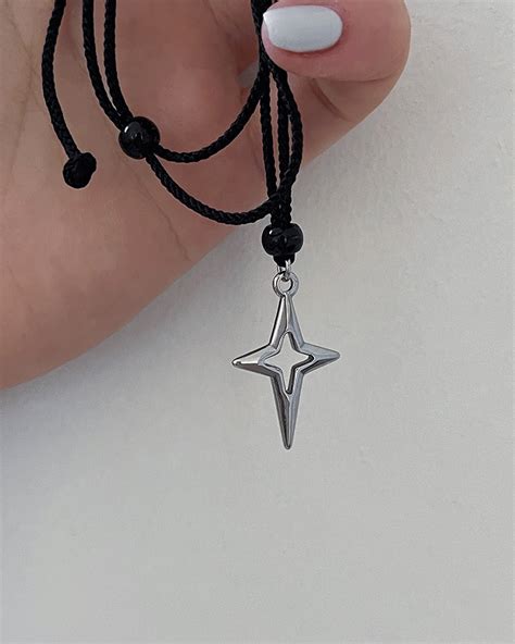 길이조절써지컬 Y2k 스파크 블랙 볼 길이조절 끈목걸이 프리사이즈 심플 포인트 데일리 롱목걸이 스파클 스파클링 별 무채색 펜던트 N34469 에이블리