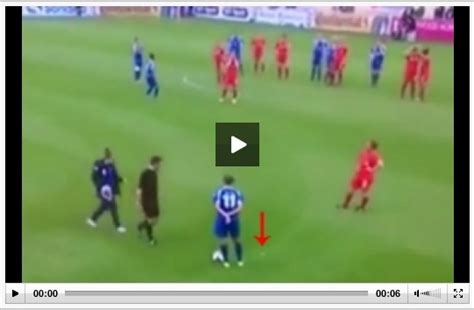 ქალ ფეხბურთელს მატჩის დროს ტამპონი დაუვარდა