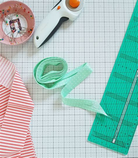 How To Use Bias Binding Ruler At Francis Needham Blog