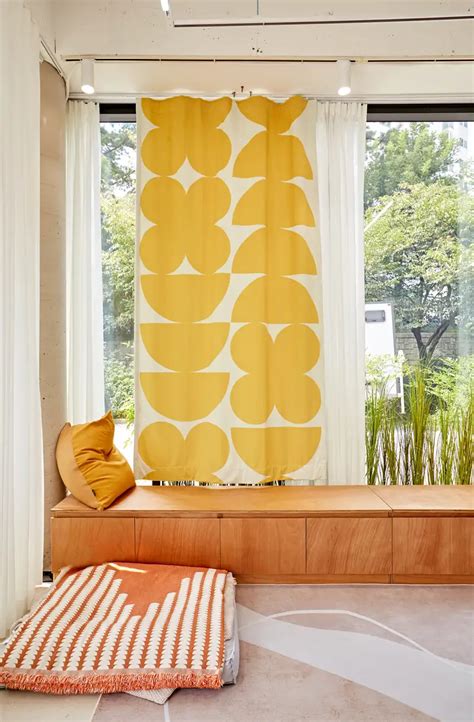 노출 천장으로 개방감이 느껴지는 자연광 13평 작은 렌탈 스튜디오 인테리어 화성 동탄