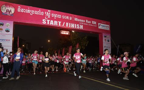 ព្រឹត្តិការណ៍រត់ប្រណាំងស្ត្រីអបអរទិវាសិទ្ធិនារី ៨ មីនា បានបញ្ចប់ប្រកបដោយស្នាមញញឹម ក្រសួងព័ត៌មាន