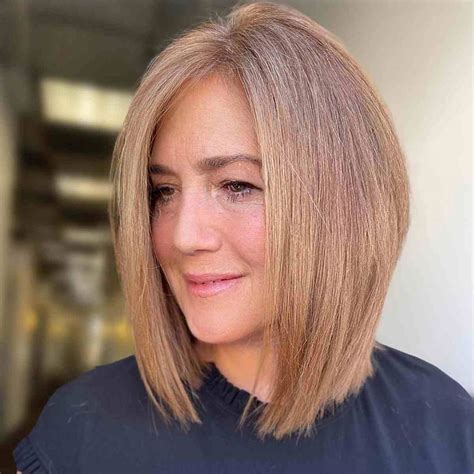 9 Chic And Elegant Short Haircuts For Women Over 50—theyre Not Just