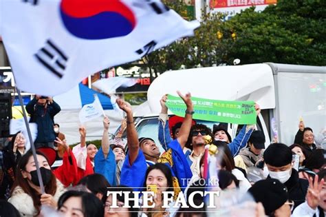 2030 엑스포 개최지 오늘 결정…부산서 대규모 응원전 전국 기사 더팩트