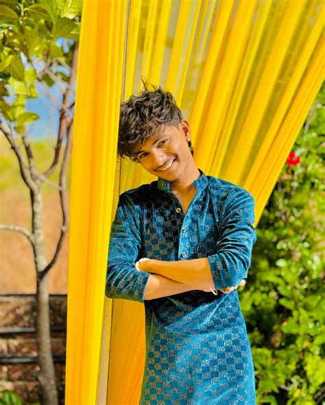 Mohan Ugale 🖤🦋 Mrmonuugale • Instagram Photos And Videos