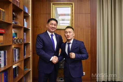 Ерөнхийлөгч У Хүрэлсүх гавьяат тамирчин Э Цэндбаатар нарт баяр хүргэв